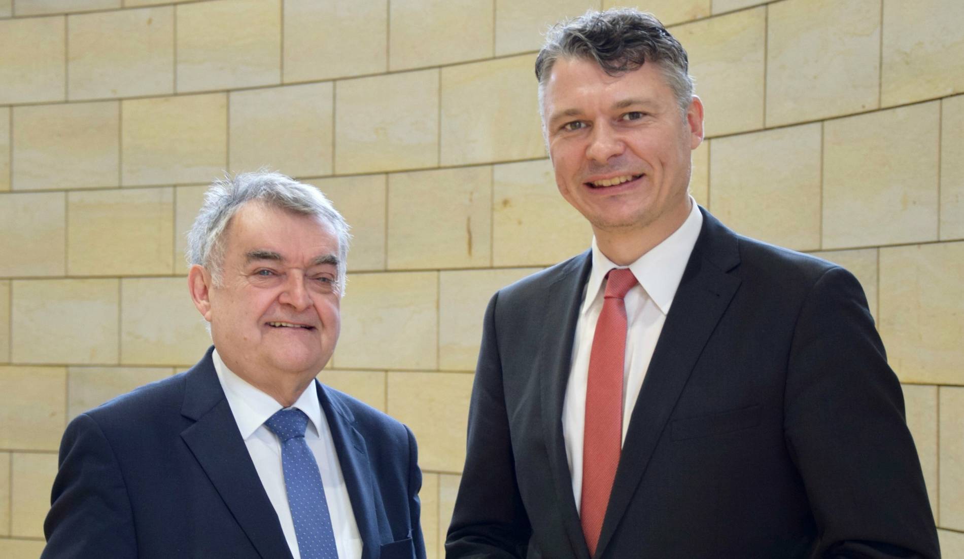 Bürger dürfen mitdiskutieren: Geerlings und Reul über ...