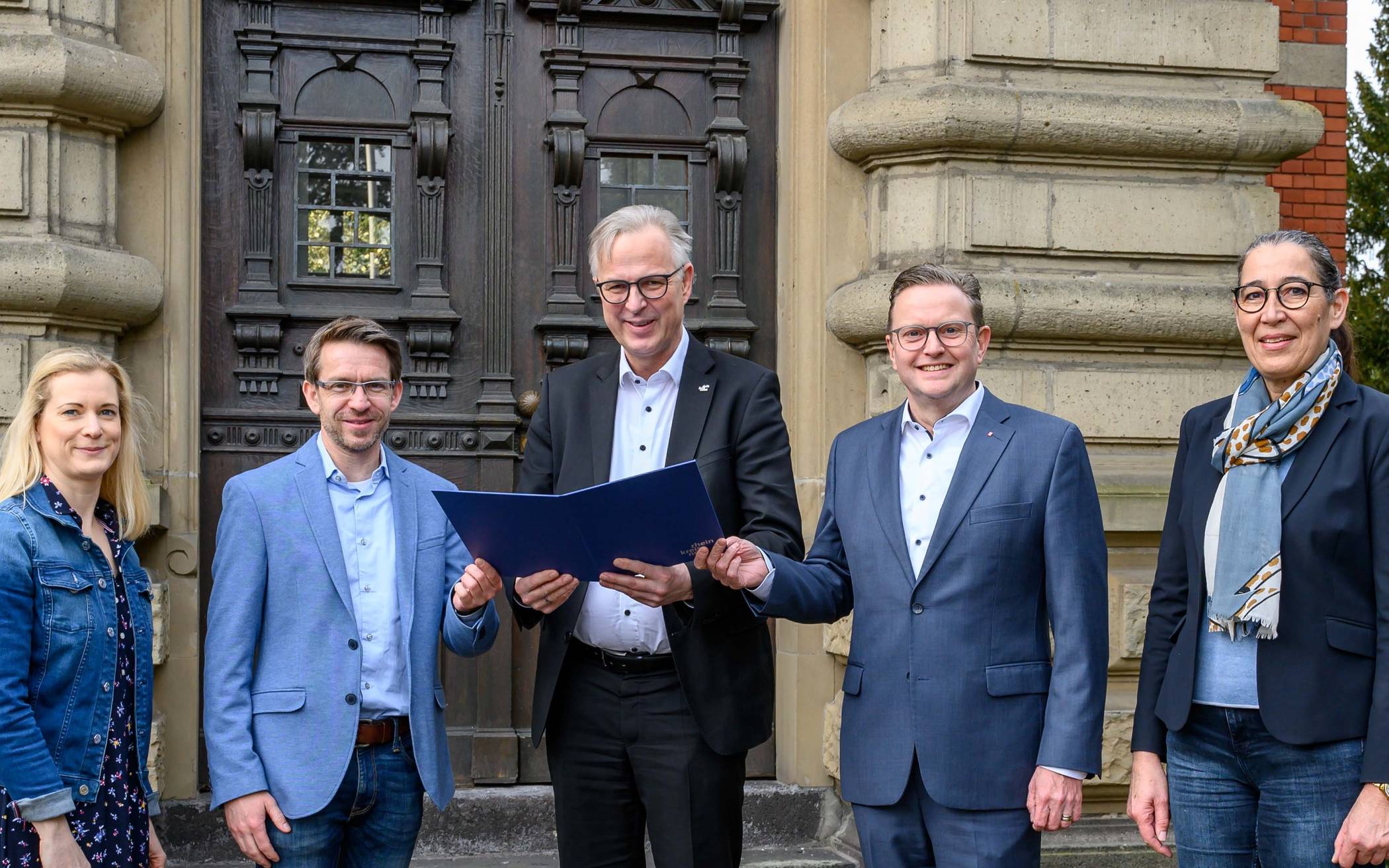 Plakataktion setzt Zeichen für die Demokratie im Rhein-Krei