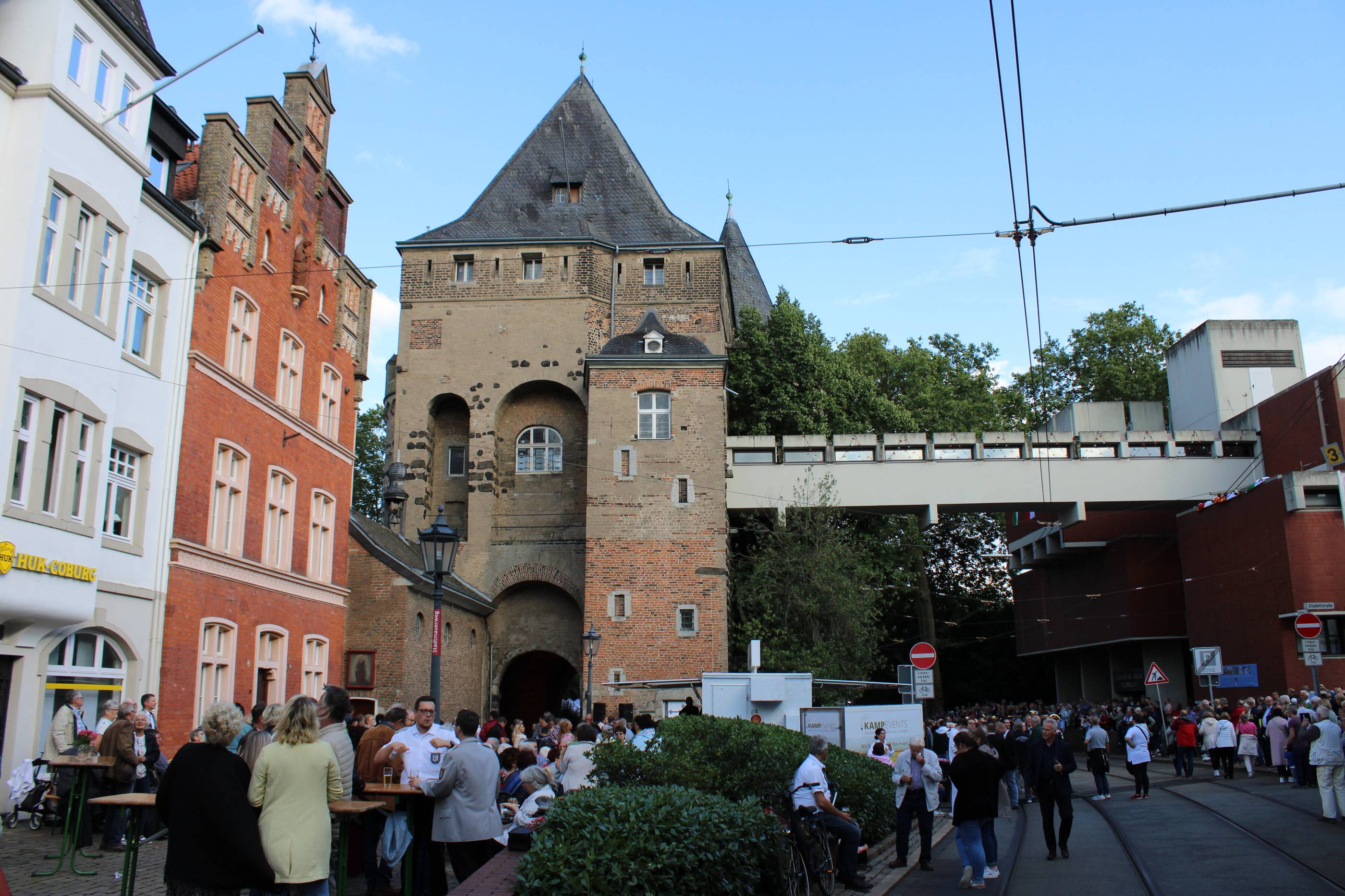 Bildergalerie: So wurde rund ums Obertor gefeiert